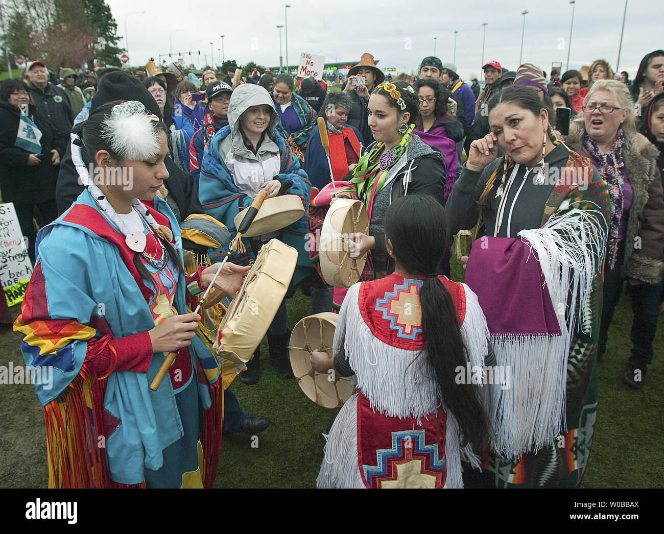 Peace arch border crossing hi-res stock photography and images - Alamy
