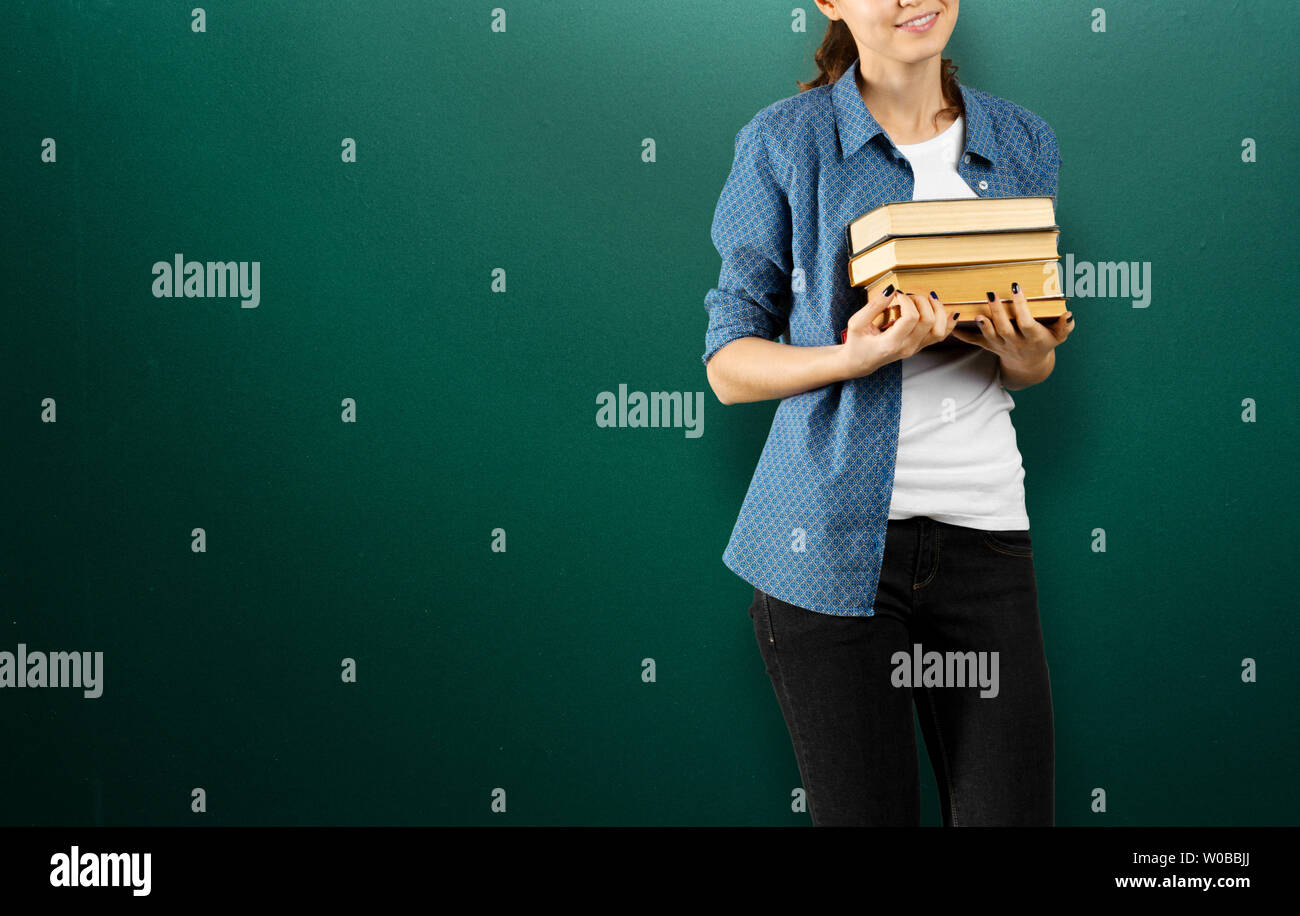 woman hand holding a book Stock Photo - Alamy