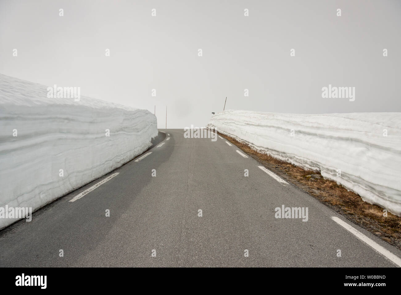 Sognefjellet road highest pass hi-res stock photography and images - Alamy