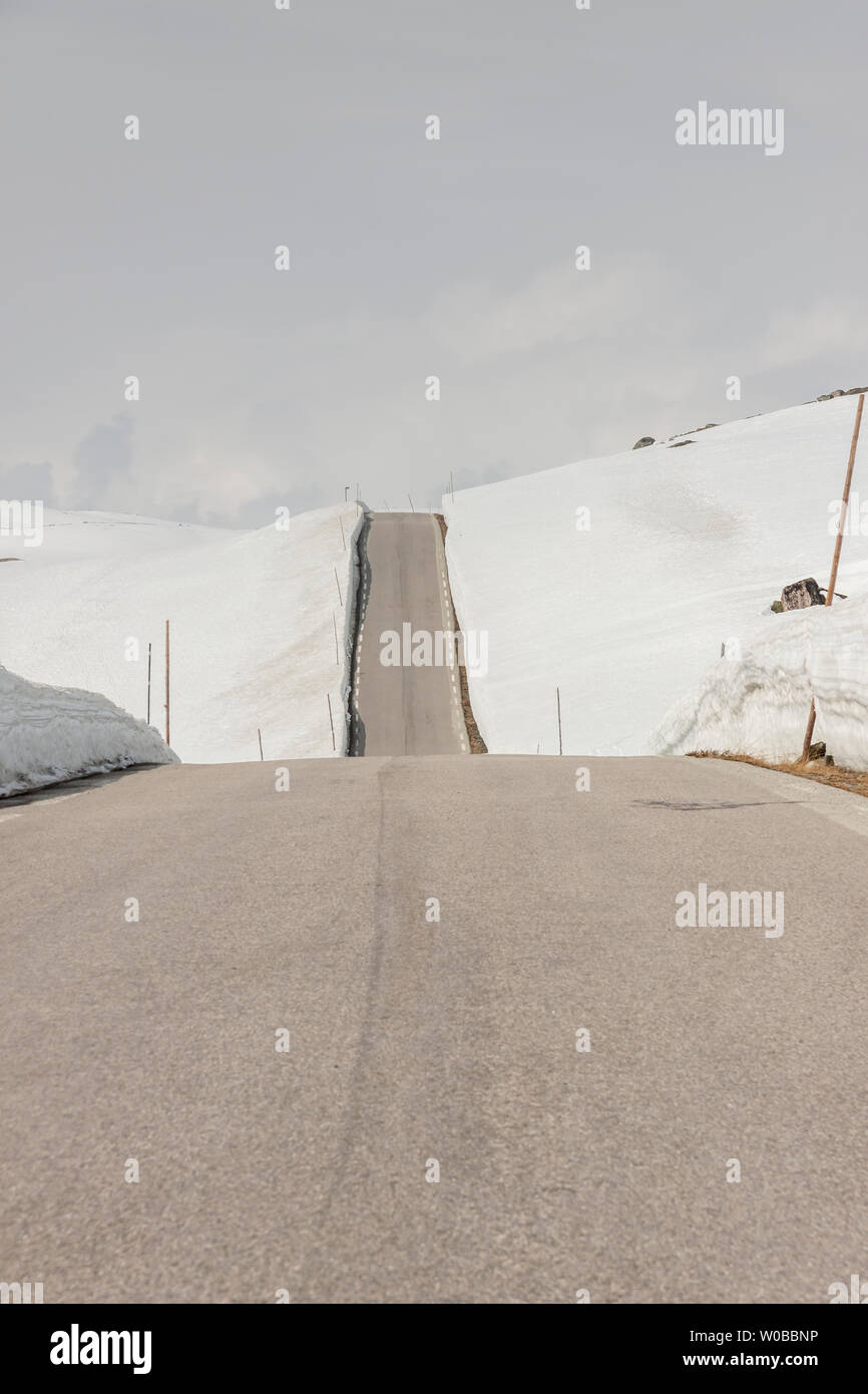 Sognefjellet road highest pass hi-res stock photography and images - Alamy