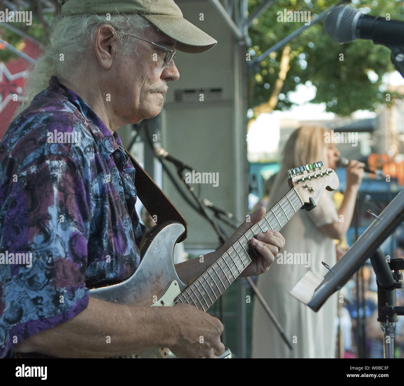 Member of poppy family hi-res stock photography and images - Alamy