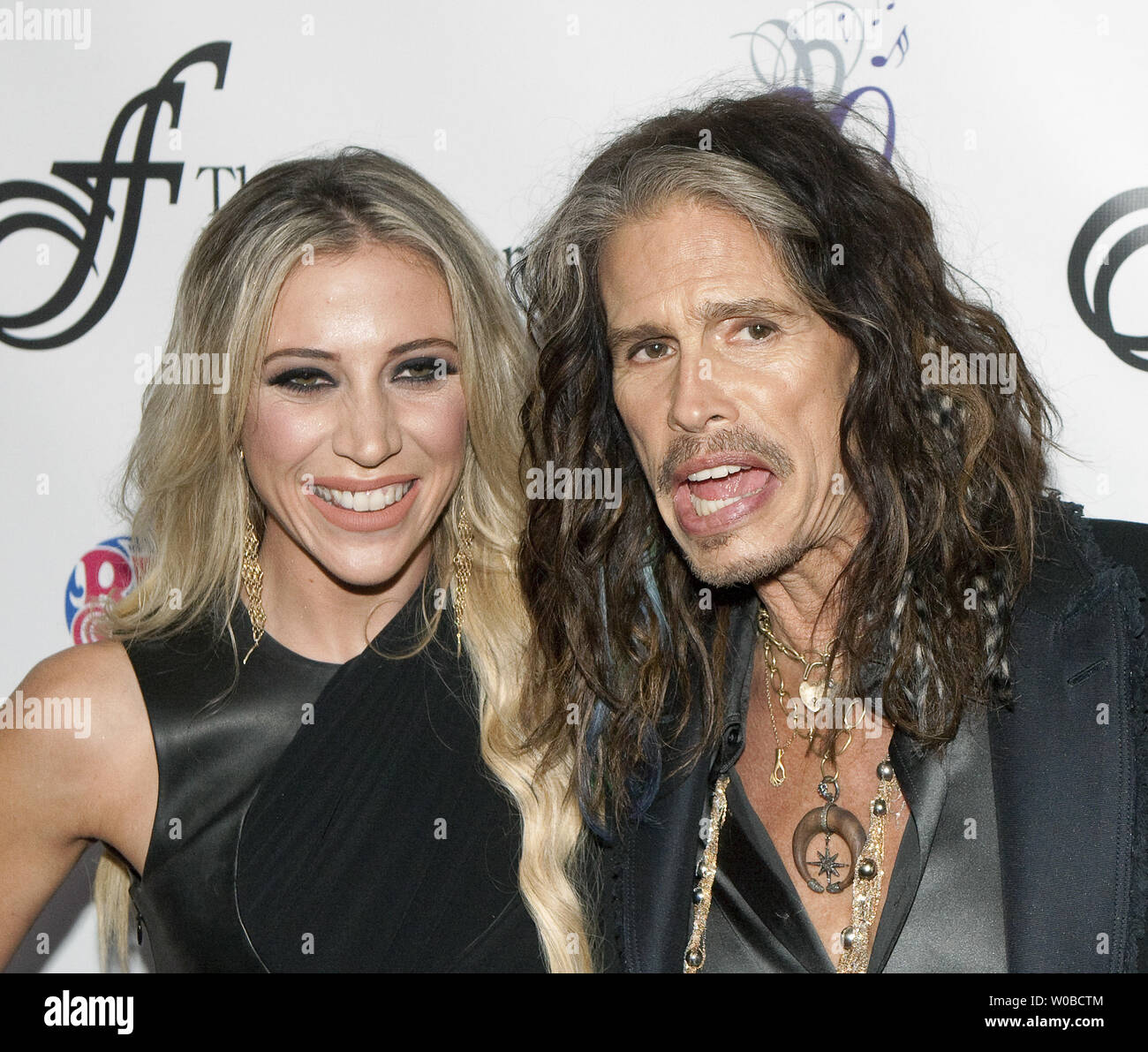 Aerosmith's Steven Tyler and girlfriend arrive on the Red Carpet at the ...