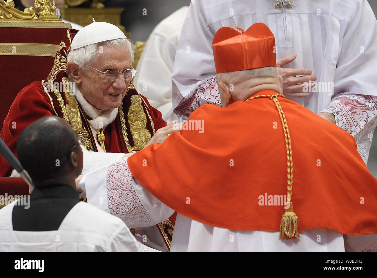 Statua saint paul peters basilica hi-res stock photography and images ...