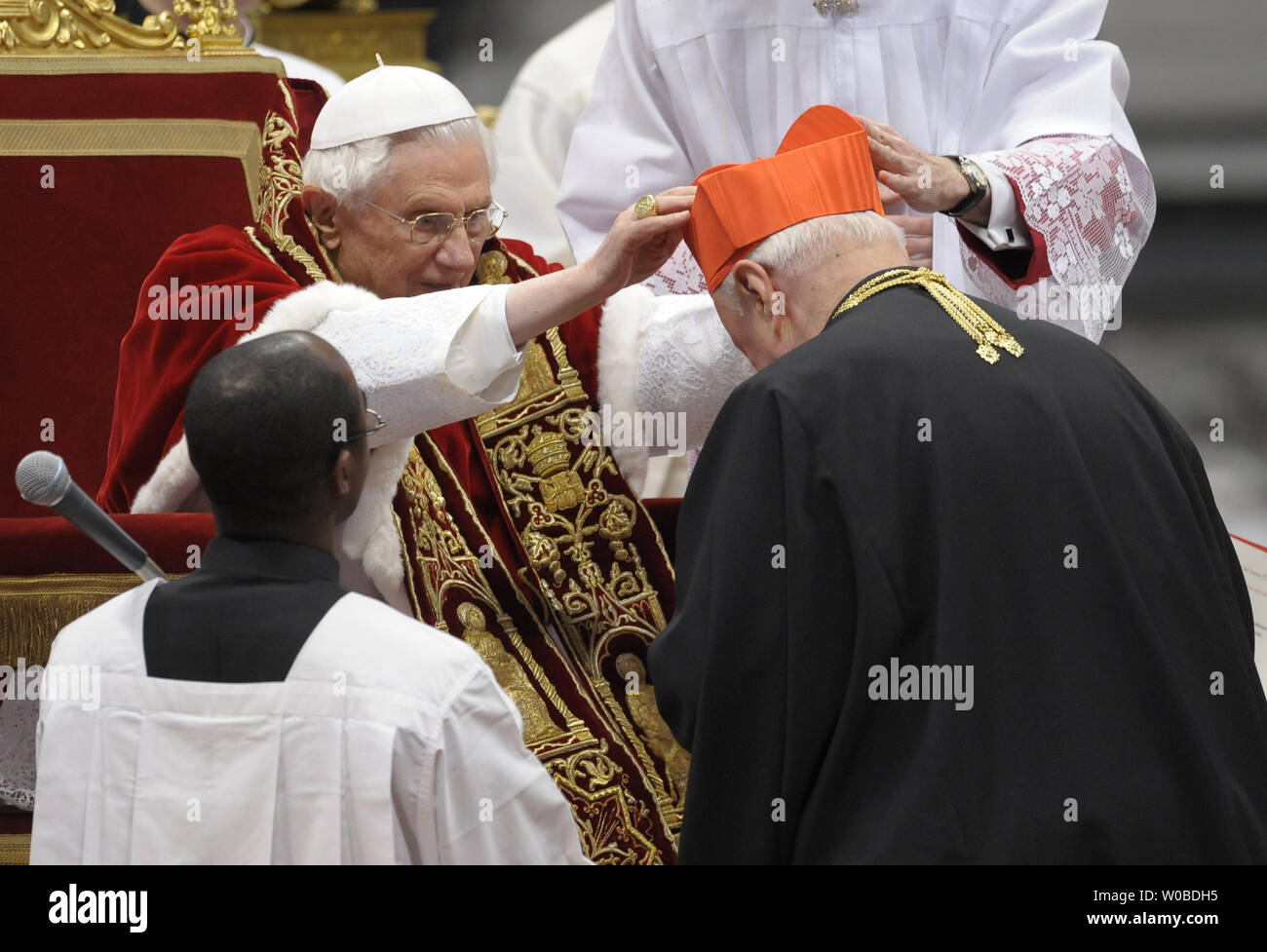 Pope Benedict XVI installs new Romanian Cardinal Lucian Muresan during ...