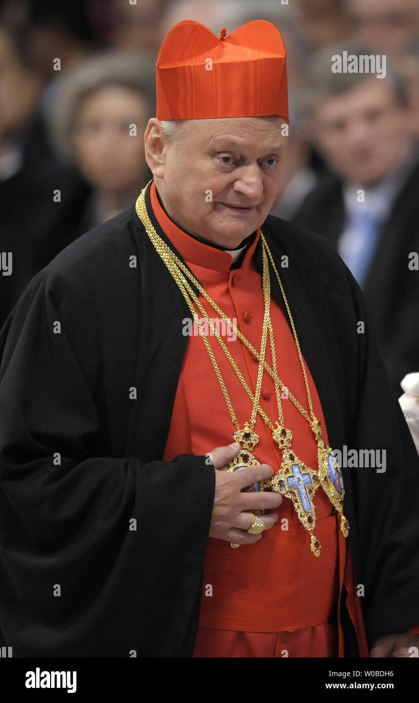Statua saint paul peters basilica hi-res stock photography and images ...