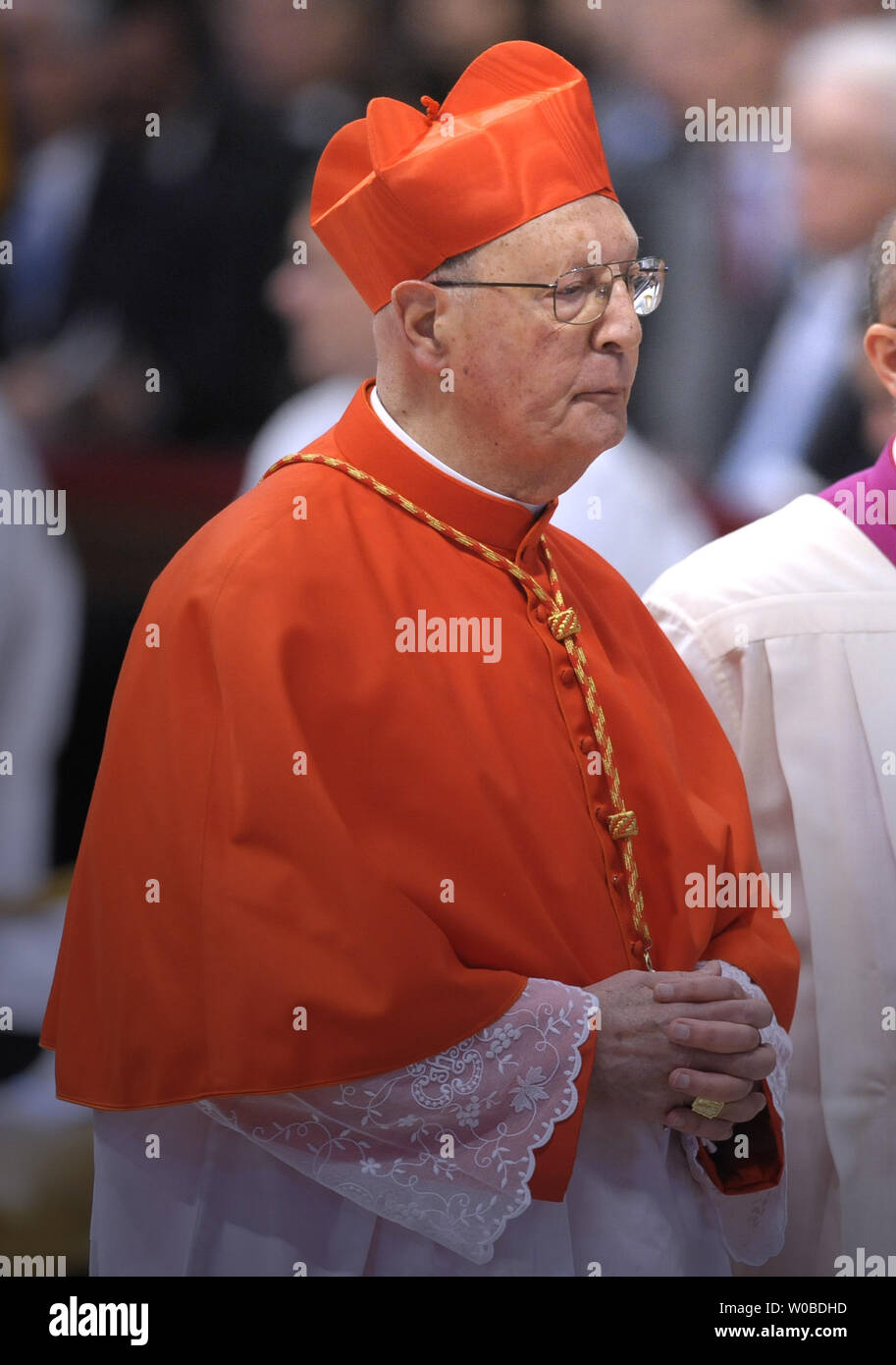 Statua saint paul peters basilica hi-res stock photography and images ...