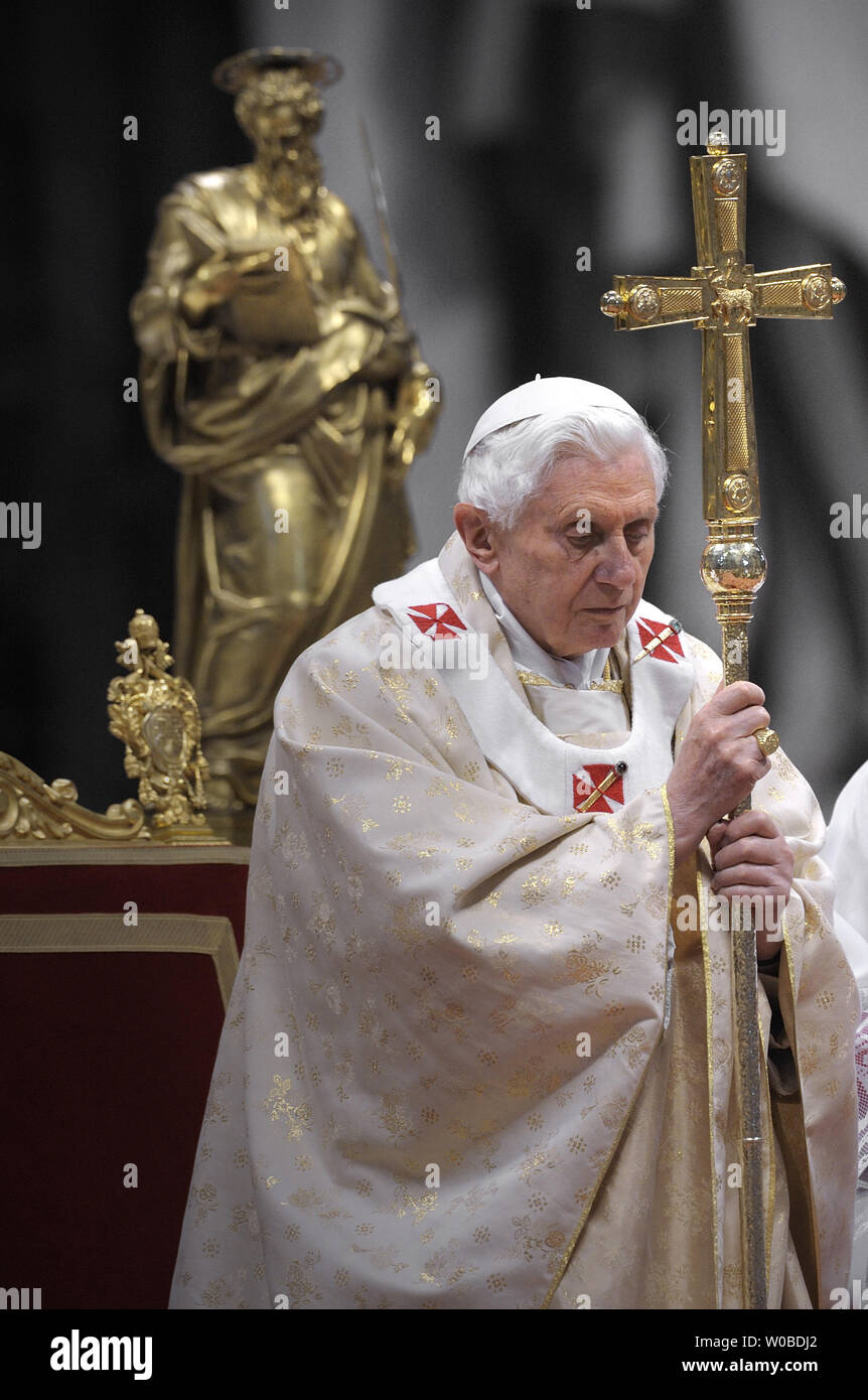 Cardinal tarcisio bertone hi-res stock photography and images - Alamy