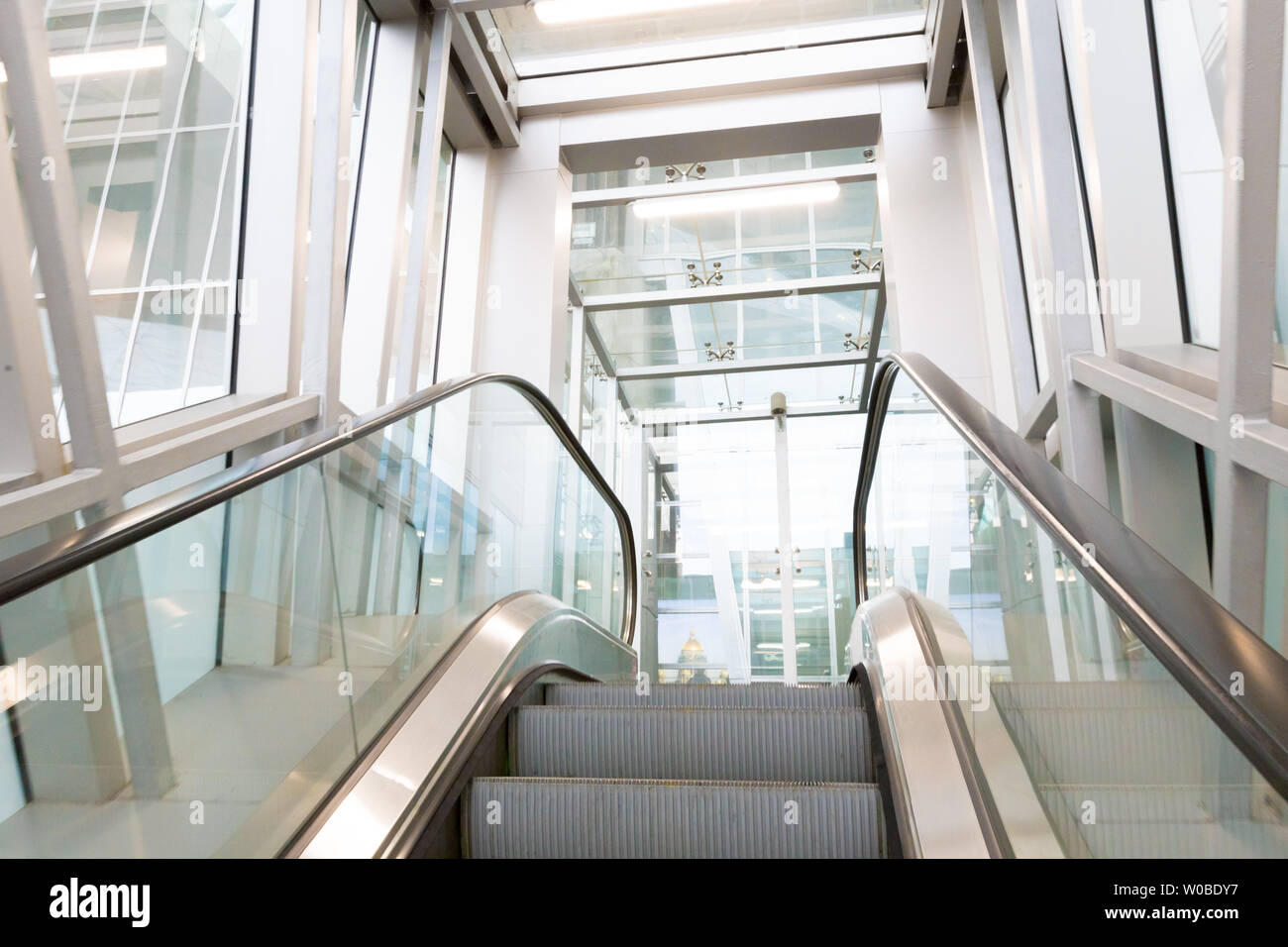 Escalator side view up down hi-res stock photography and images - Alamy