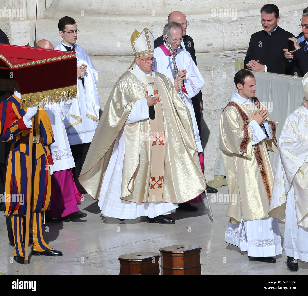 Pope Francis arrives at a beatification ceremony for Pope Paul VI at St ...