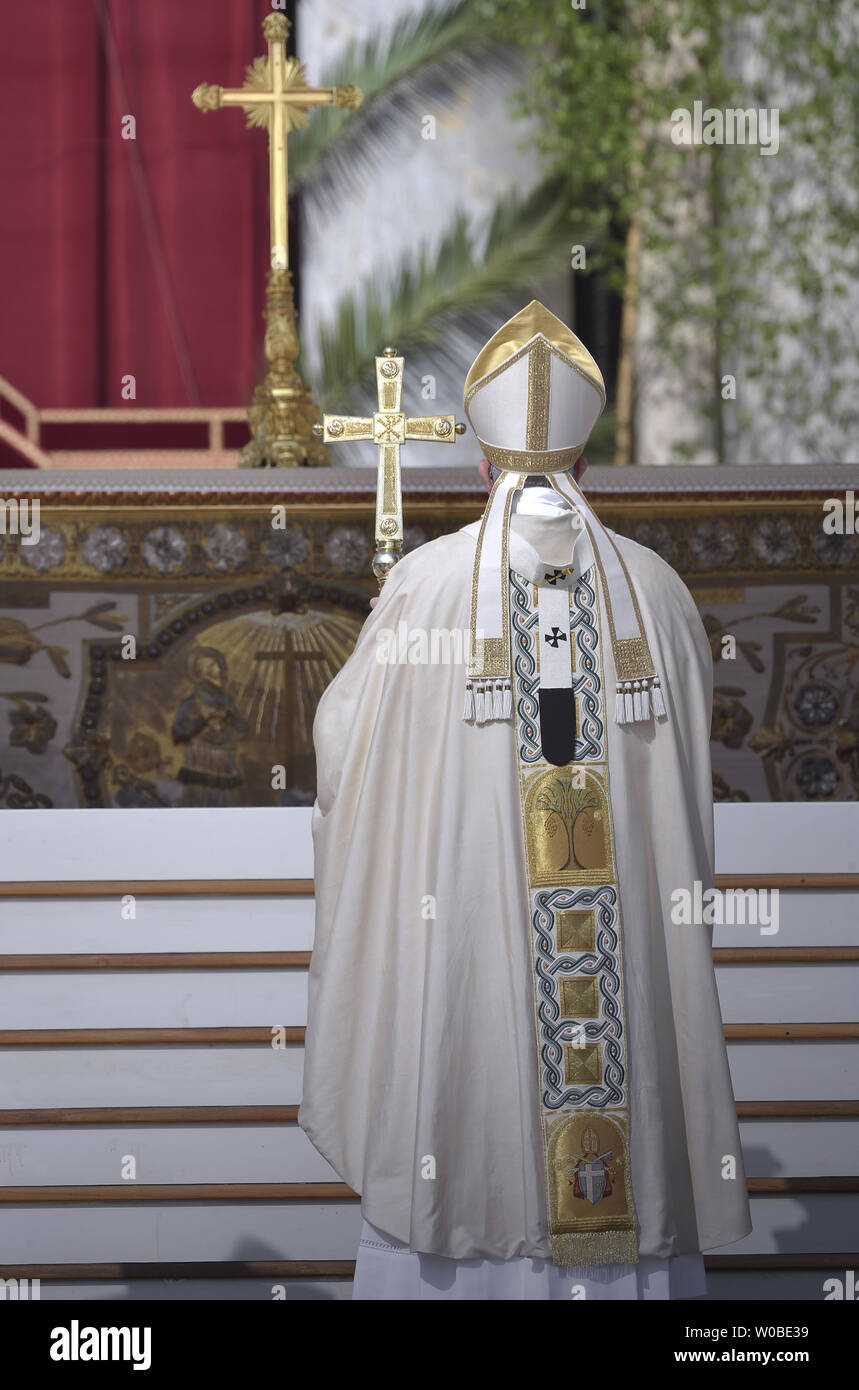Pope Francis celebrates Easter Mass in St. Peter's Square, at the ...
