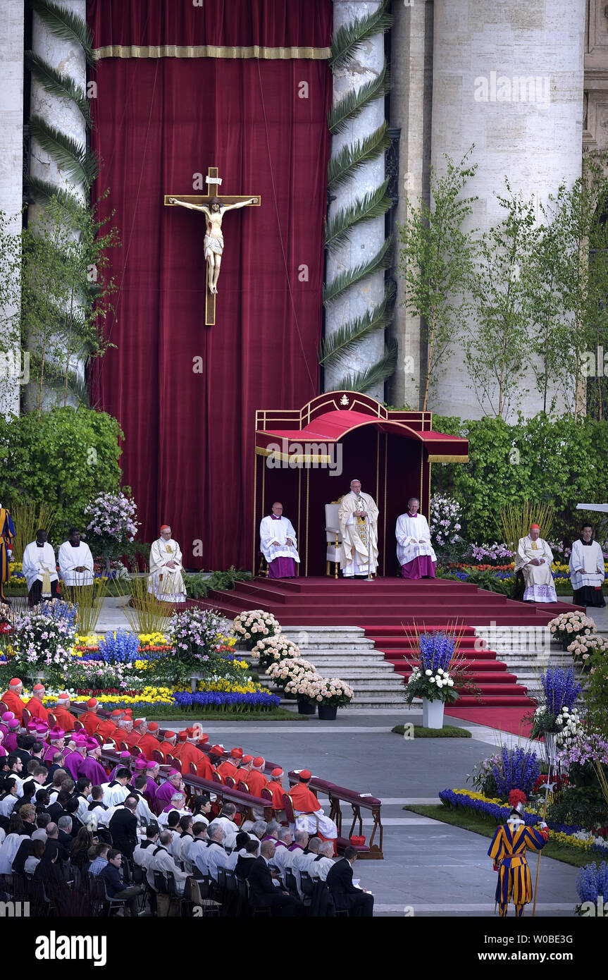 Pope Francis celebrates Easter Mass in St. Peter's Square, at the ...