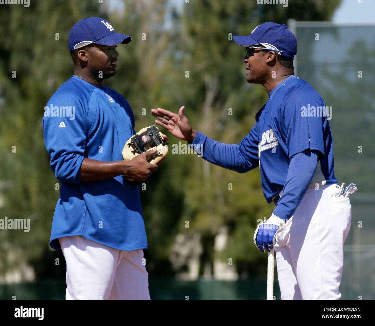 Los Angeles Dodgers coach Mariano Duncan (R) and infielder Wilson ...