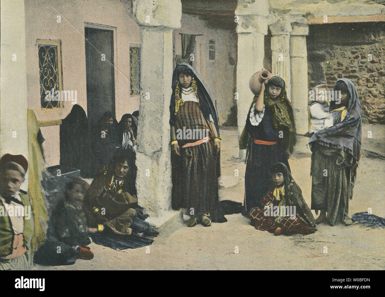 Historical photo hi-res stock photography and images - Alamy