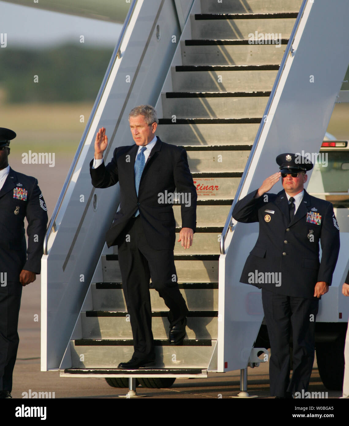 President George W. Bush arrives in Waco, Texas to spend the Father's ...