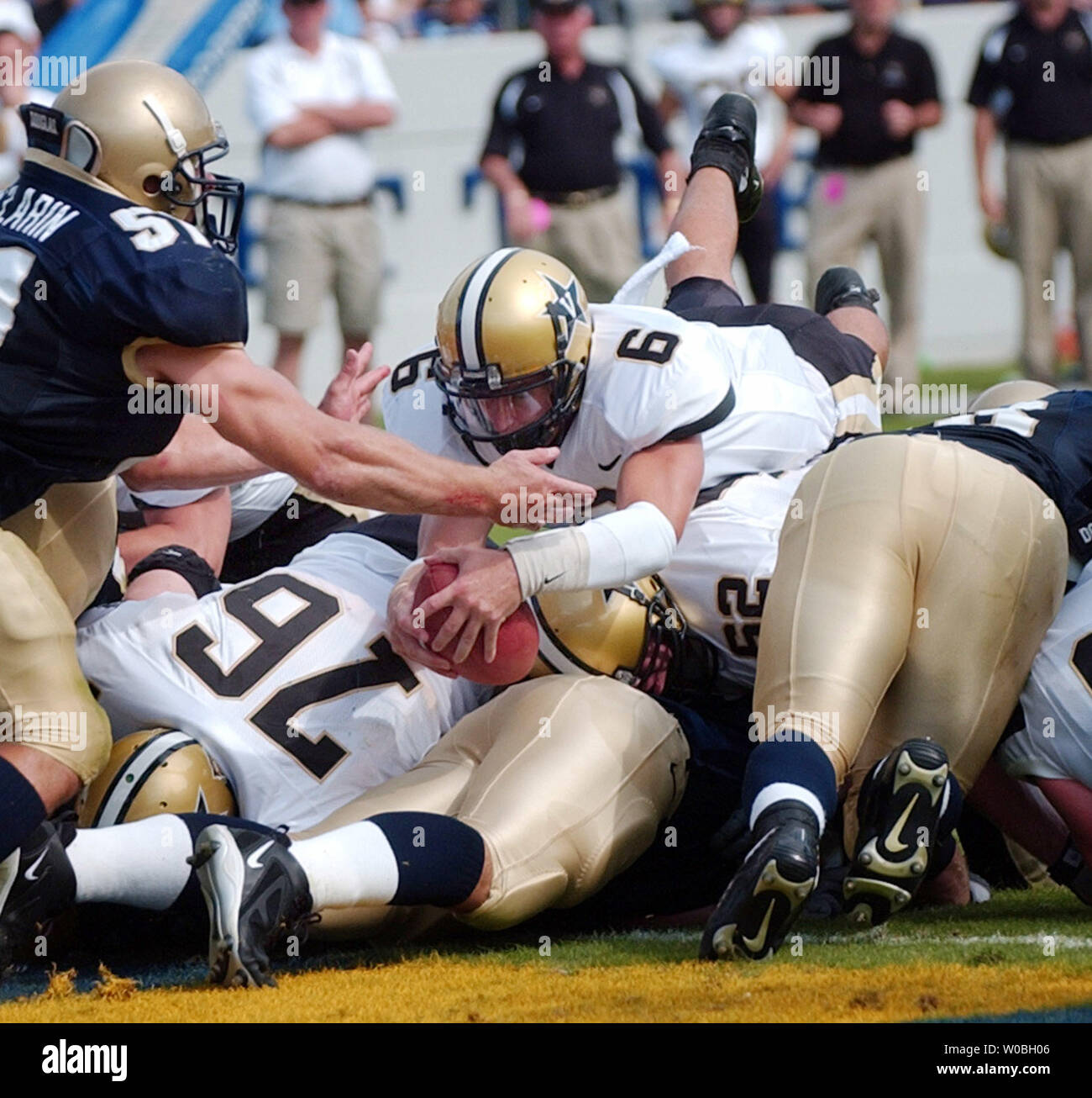 Quarterback Jay Cutler of Vanderbilt (6) scores in the second quarter ...