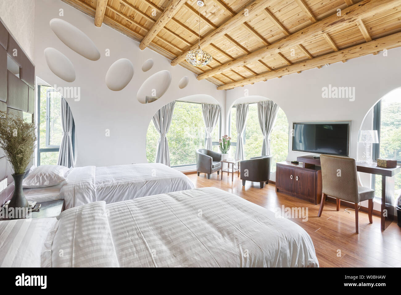 Hotel windows room lights hi-res stock photography and images - Alamy