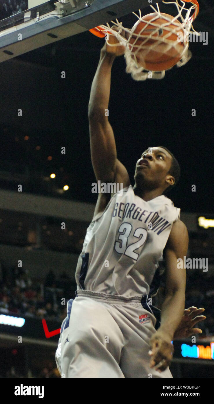 The Georgetown University Hoyas Jeff Green (32) scores in the second ...
