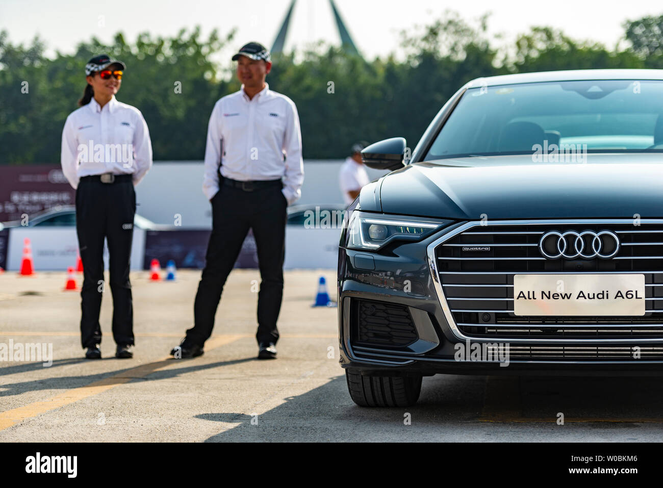 Women driving military vehicles hi-res stock photography and images - Alamy