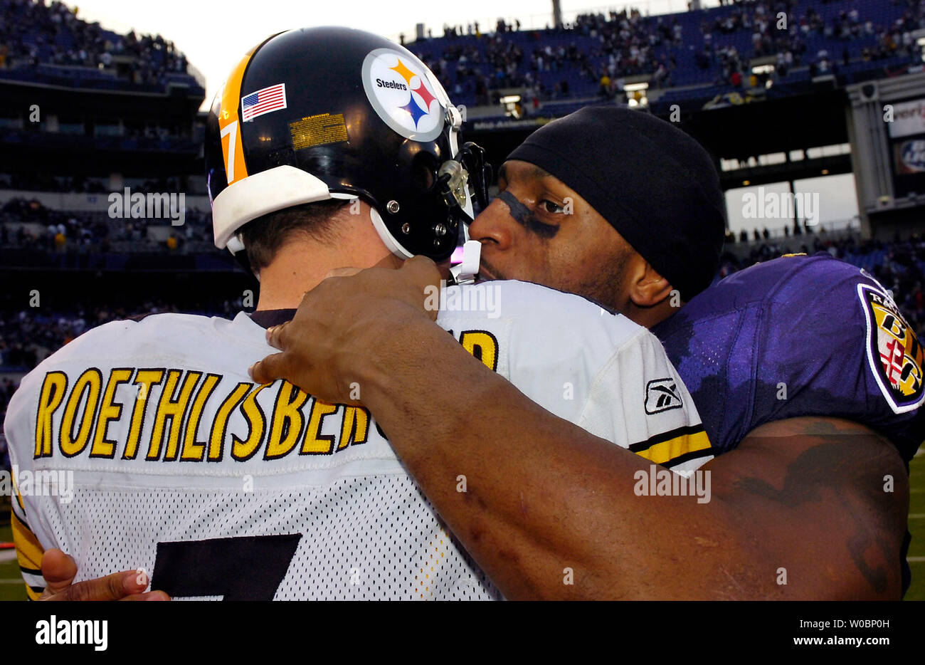 Ray Lewis Tackles Ben Roethlisberger