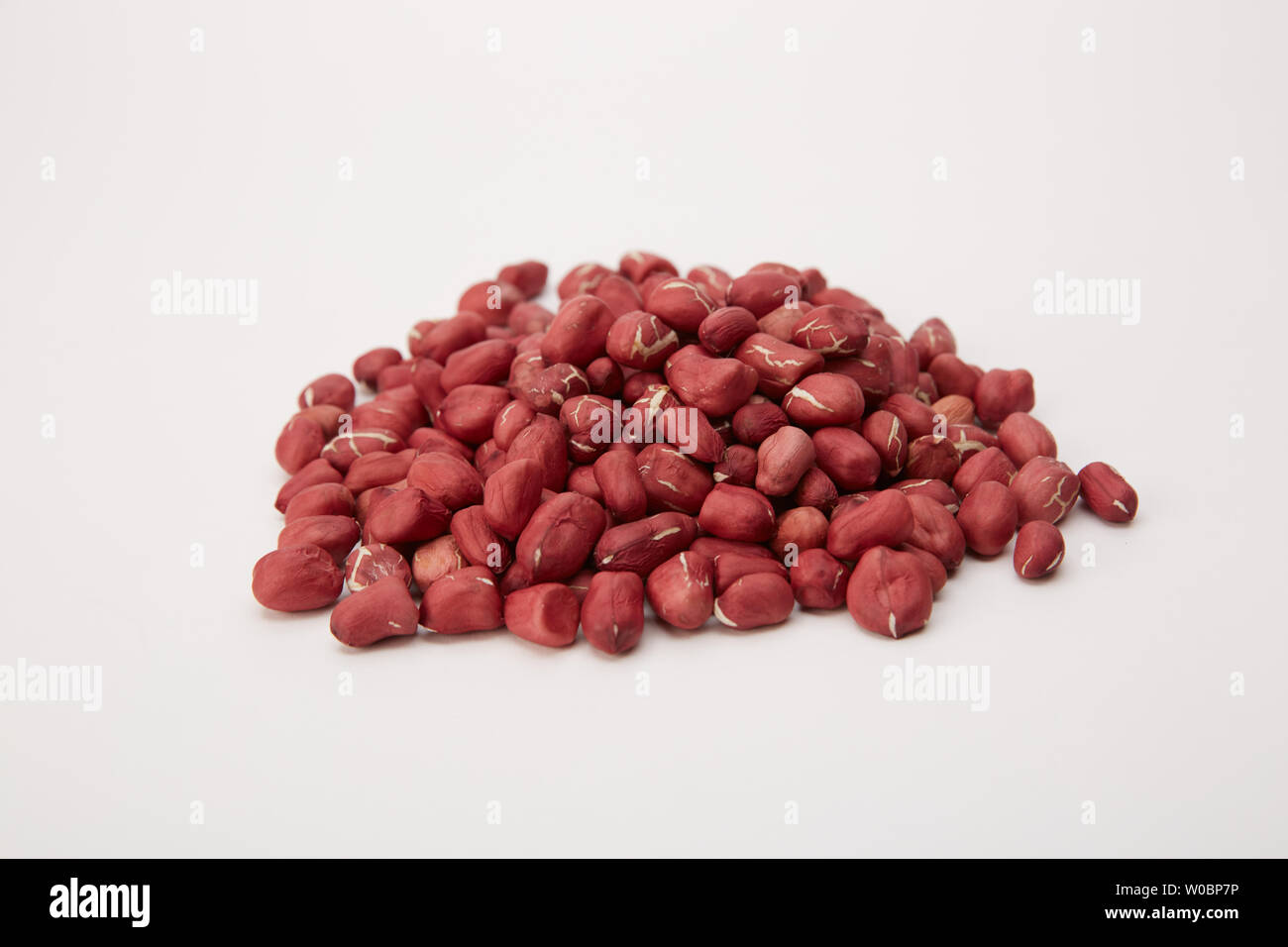 Red skin peanuts hi-res stock photography and images - Alamy