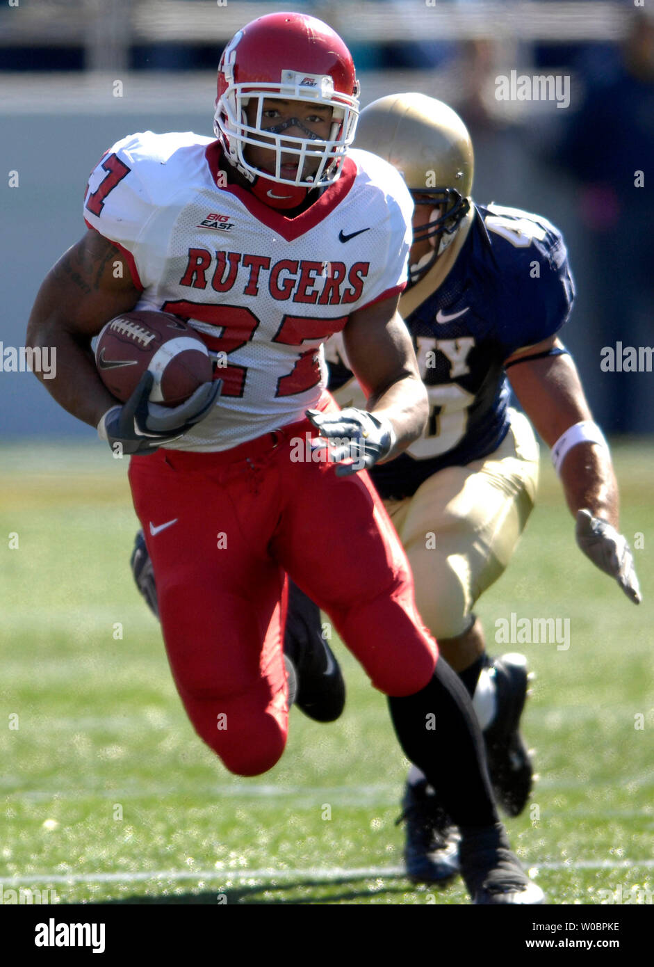 Rutgers' Ray Rice (27) runs for a first down in the first quarter ...