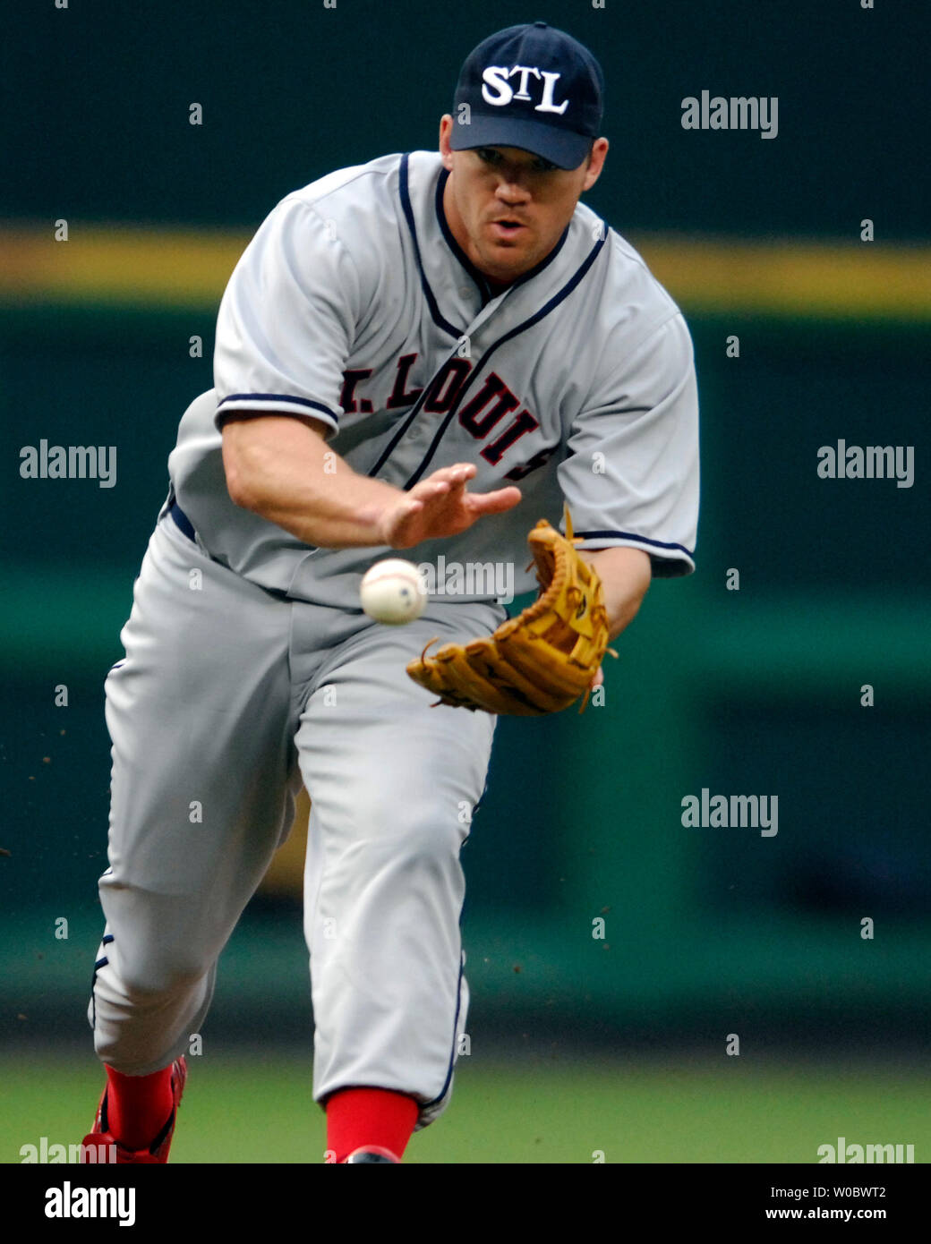 St. Louis Cardinals third baseman Scott Rolen fields a ground ball in ...