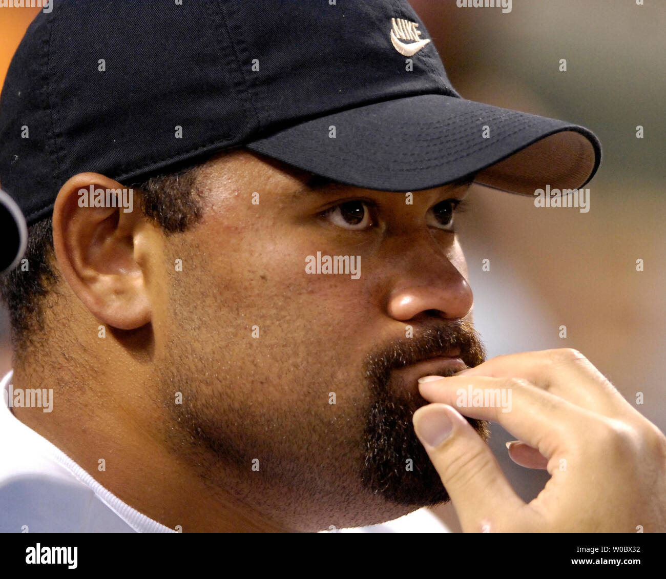 Haloti Ngata High Resolution Stock Photography and Images - Alamy