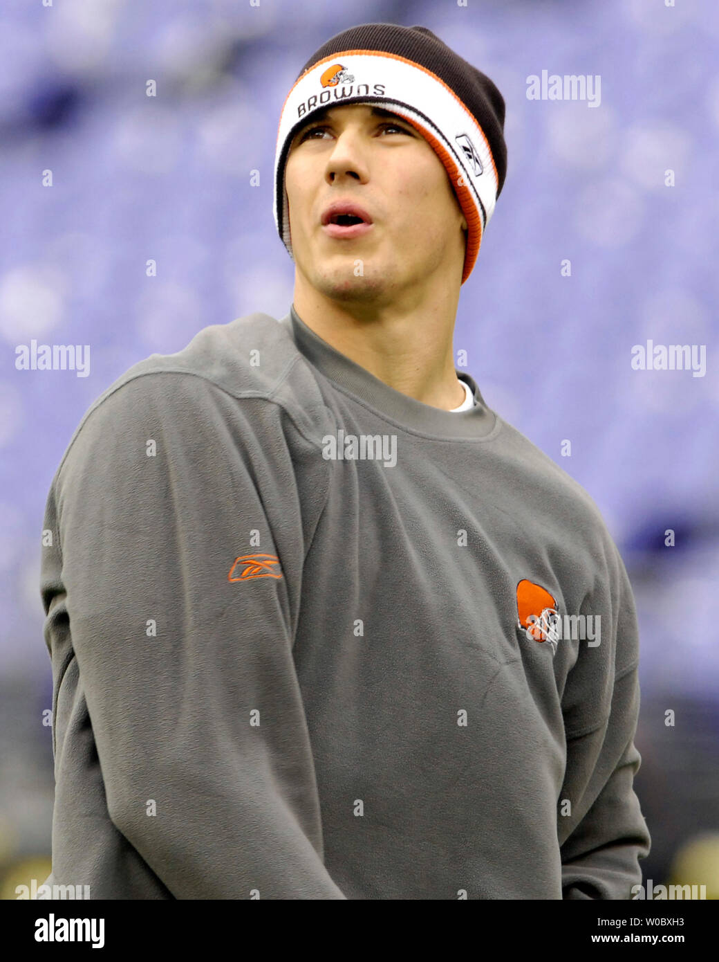 Cleveland Browns quarterback Brady Quinn warms up prior to the game ...
