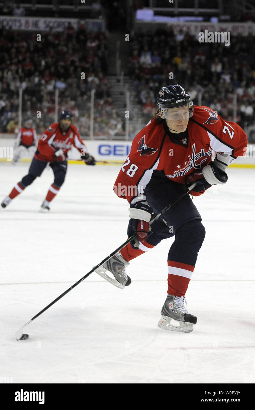 Washington Capitals left wing Alexander Semin (28) of Russia fires a ...