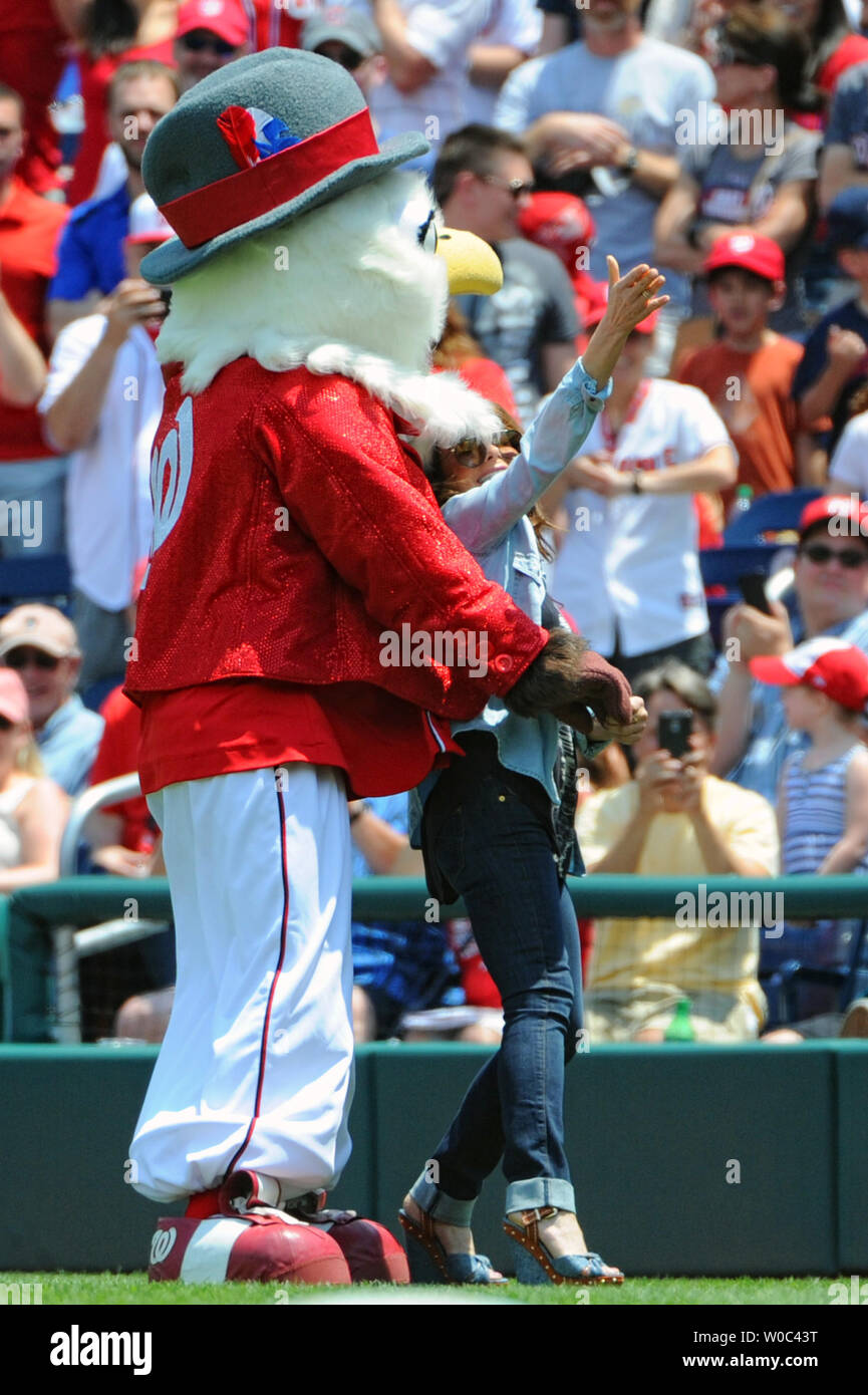 Entertainer Paula Abdul dances with Washington Nationals mascot Screech ...