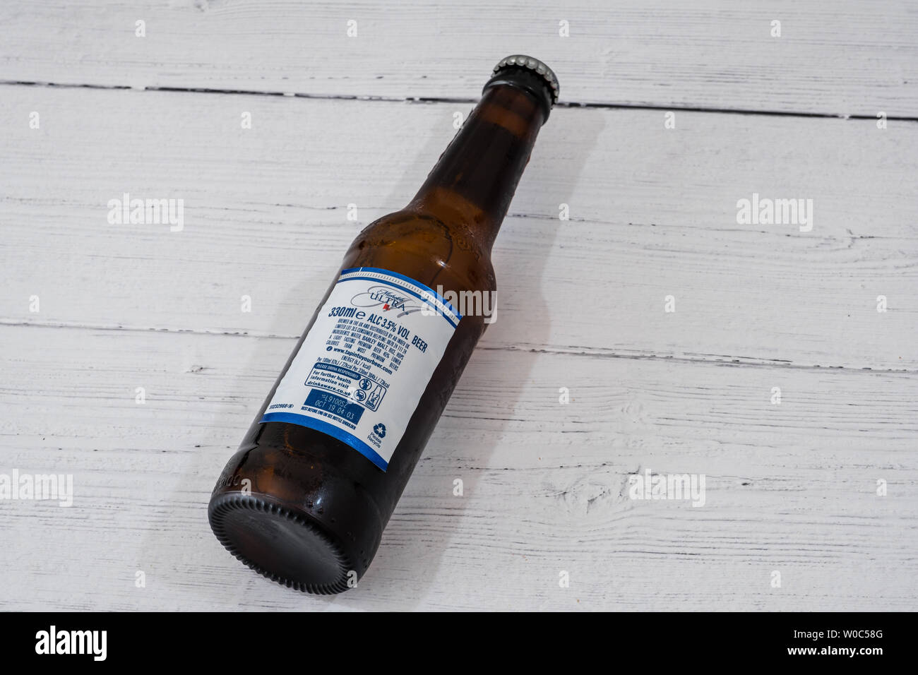 Michelob ultra beer hi-res stock photography and images - Alamy