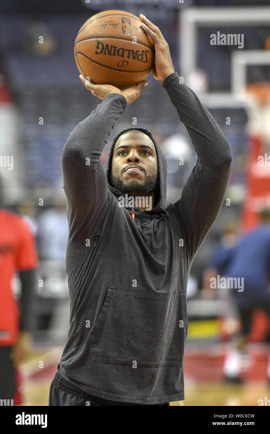 Houston Rockets guard Chris Paul (3) warms up at Capital One Arena in ...