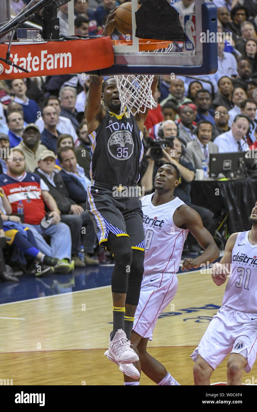Kevin durant golden state dunk hi-res stock photography and images - Alamy