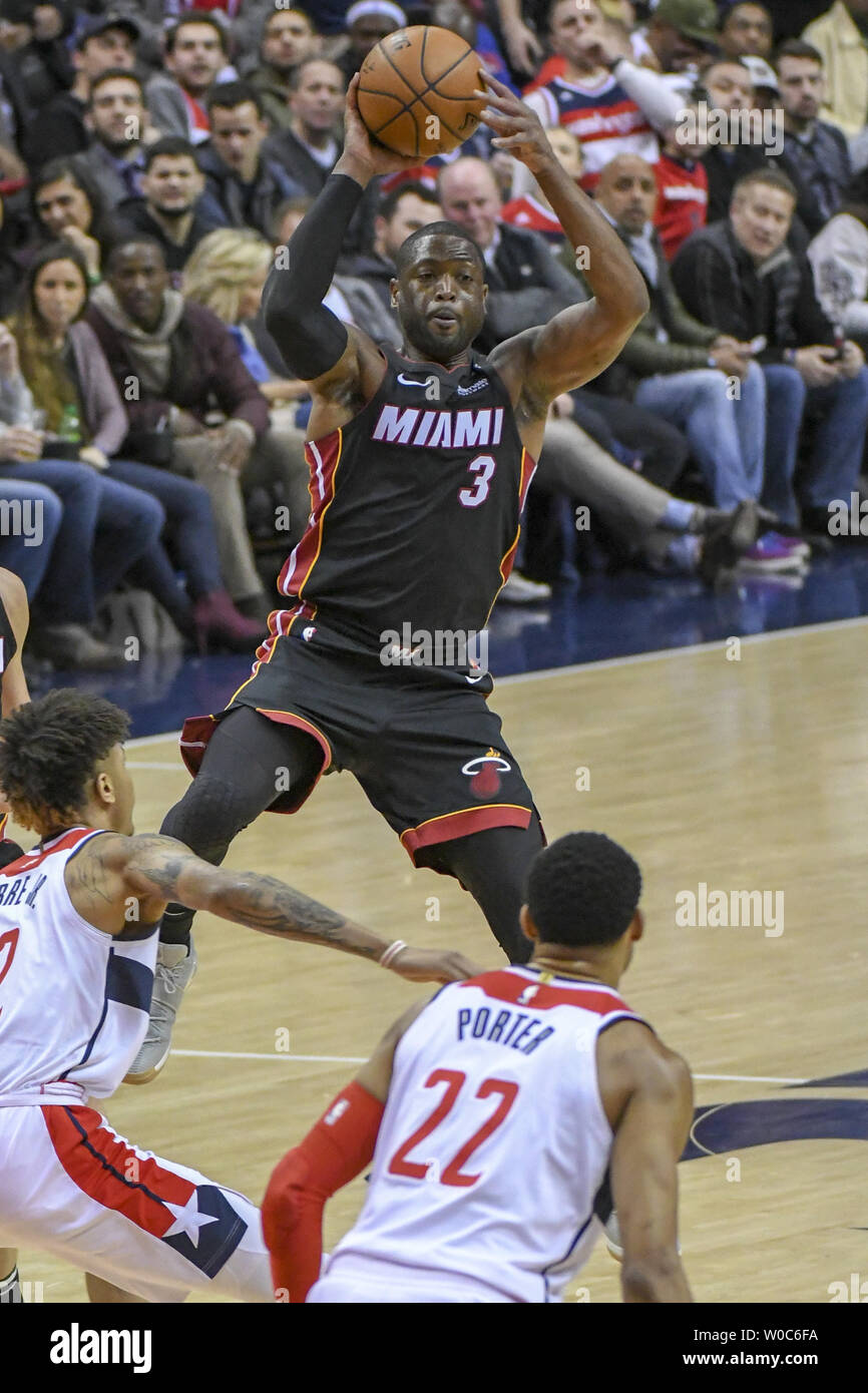 Miami Heat guard Dwyane Wade (3) makes a pass in the first half at ...