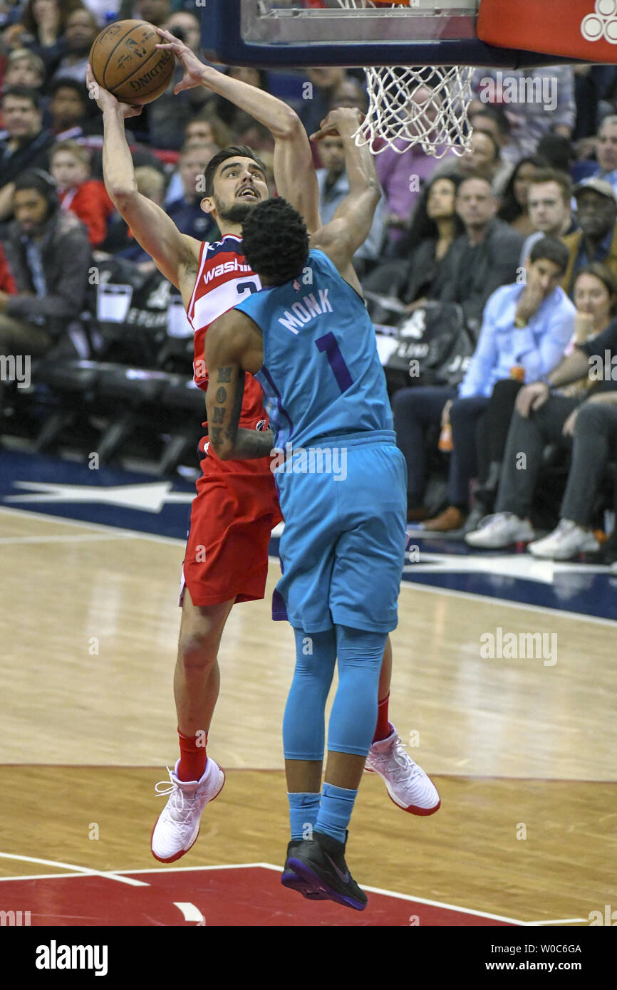 Washington Wizards guard Tomas Satoransky (31) scores over Charlotte ...