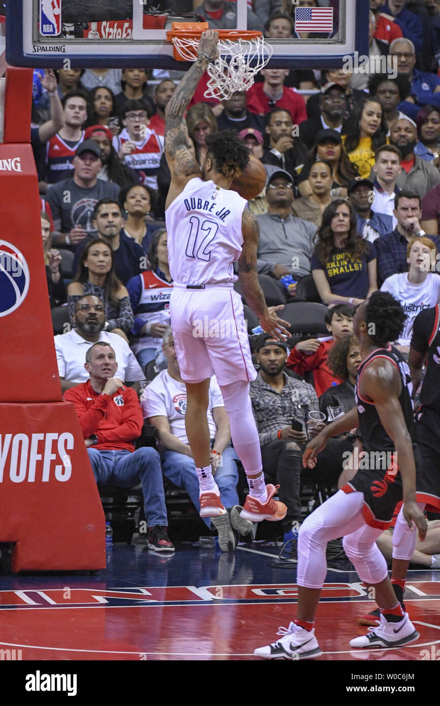 Washington Wizards forward Kelly Oubre Jr. (12) scores on a second half ...