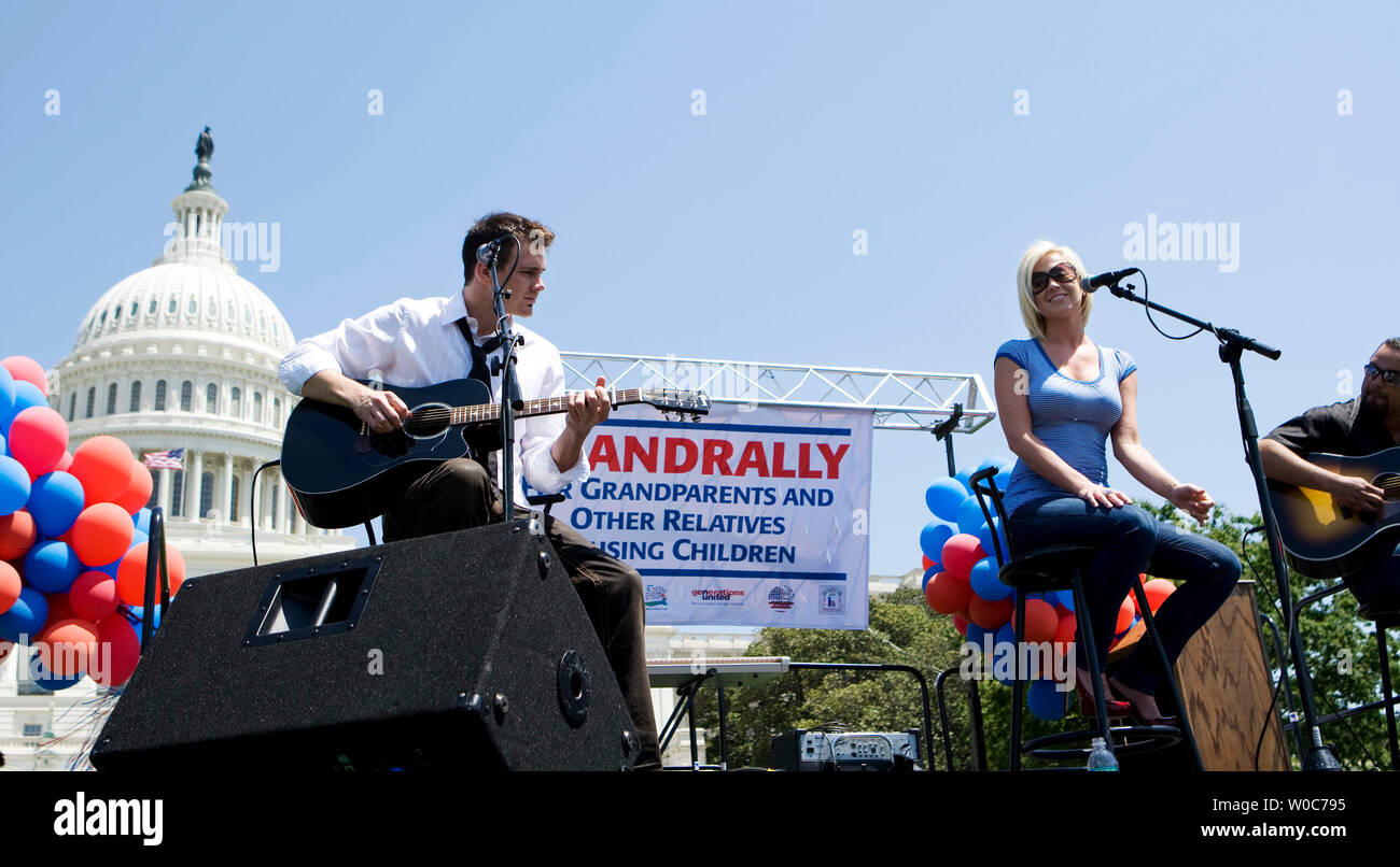 Country singer Kellie Pickler preforms during the Third National ...