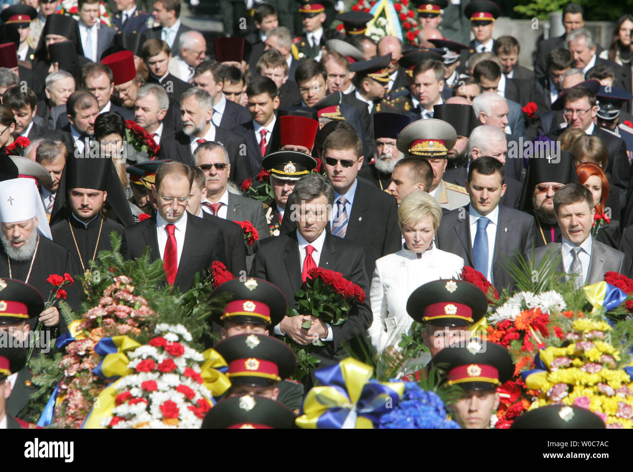 Ukraine President Victor Yushchenko (C) attends a War World II Victory ...