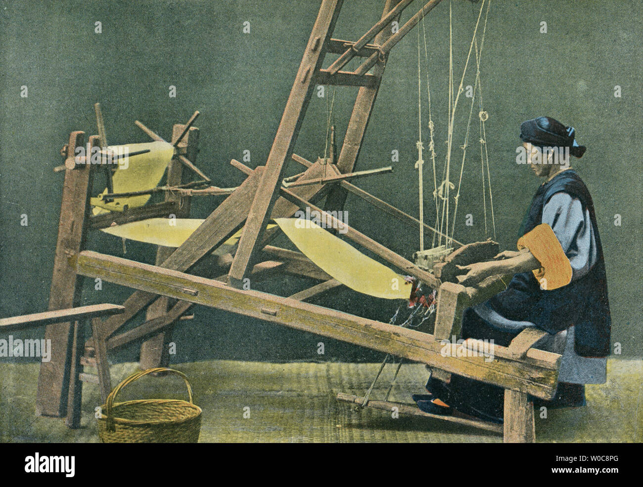 Historical weaving looms hi-res stock photography and images - Alamy