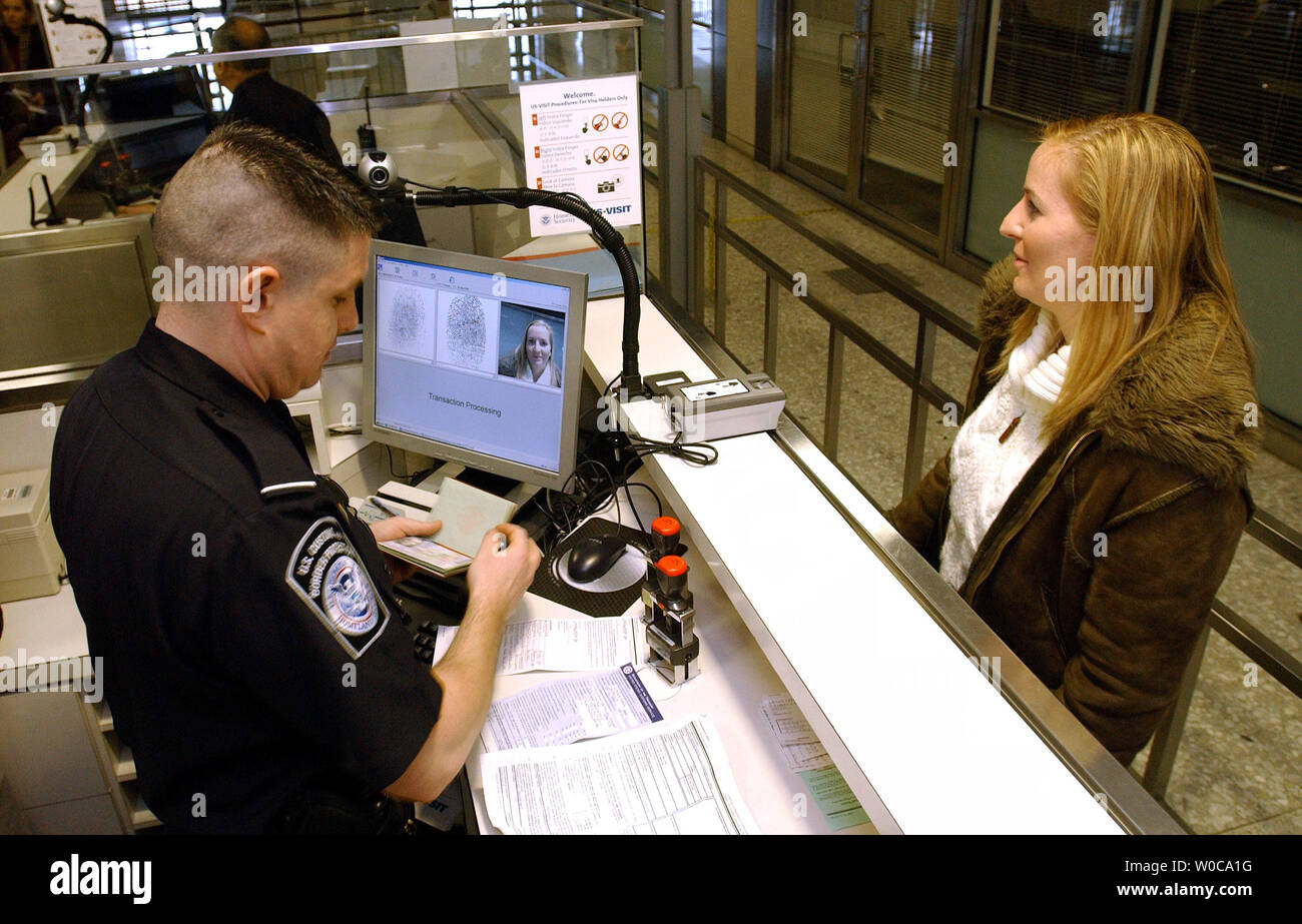U s customs officer airport hi-res stock photography and images - Alamy