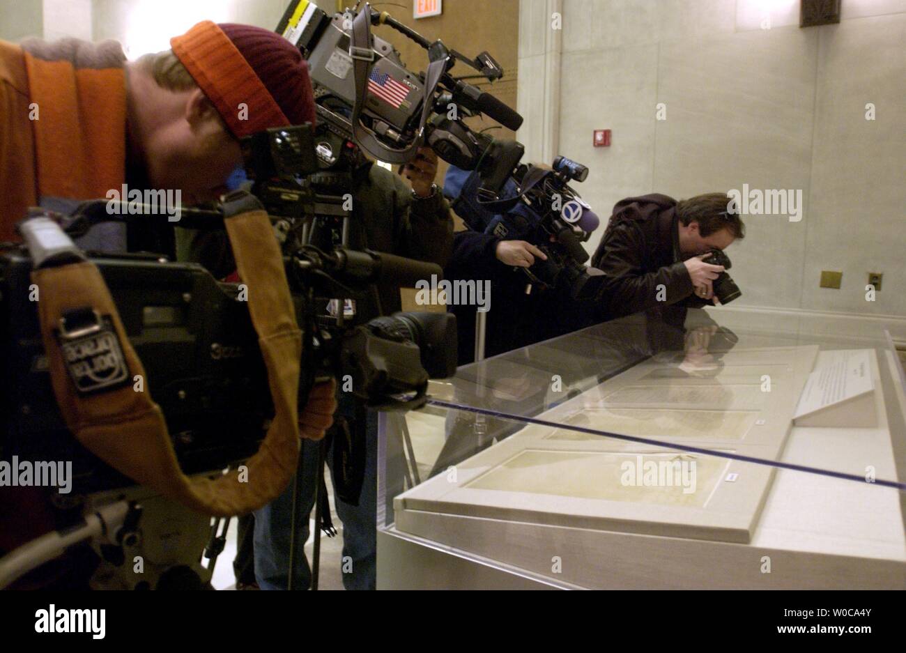 Members of the national media get a look at the National Archive to ...