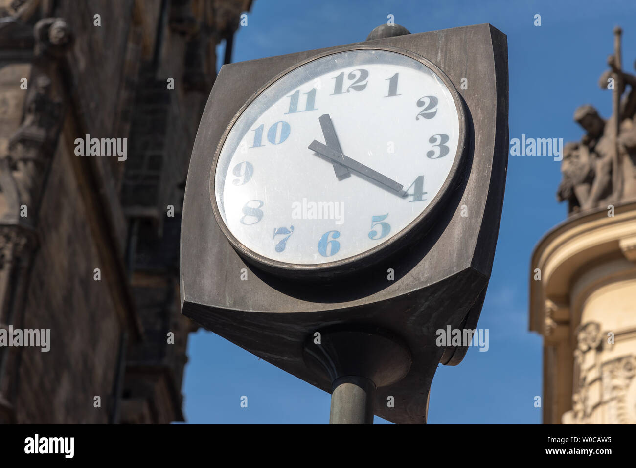 Outdoor antique pole clock hi-res stock photography and images - Alamy