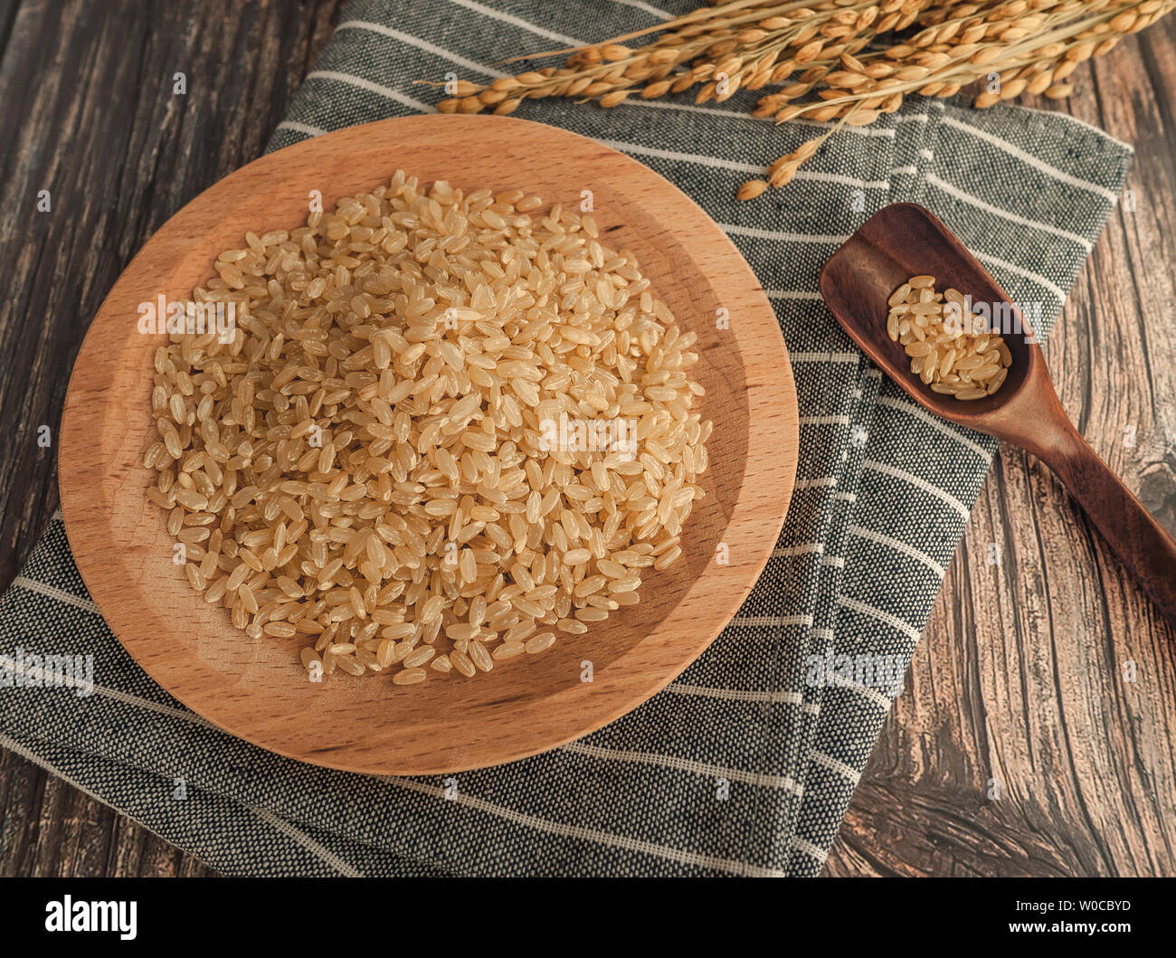 Close-up grain grain healthy organic brown rice Stock Photo - Alamy
