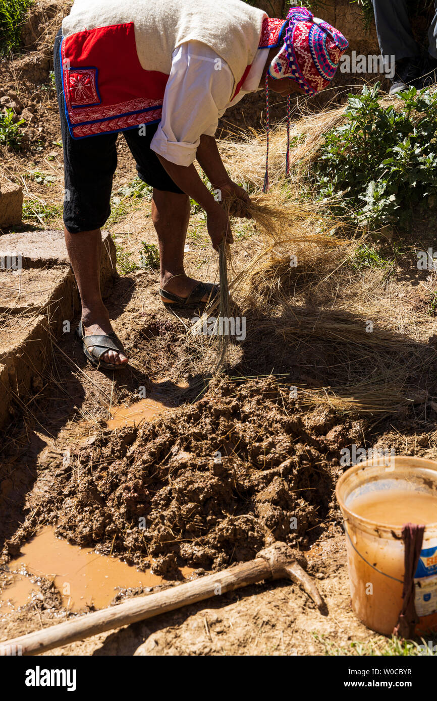 Making adobe mud blocks for building houses, Pisac, Sacred Valley, Peru ...