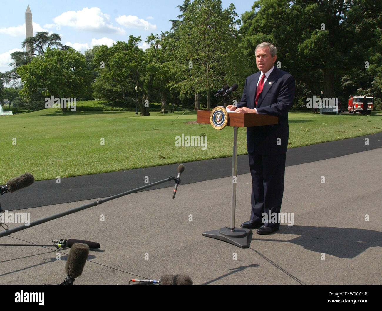 Intelligence iraq press 2004 hi-res stock photography and images - Alamy