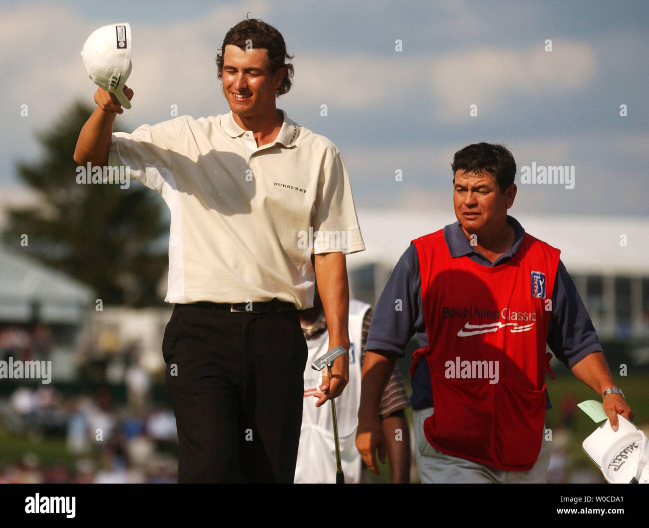 Crowd on 18th hole hi-res stock photography and images - Alamy