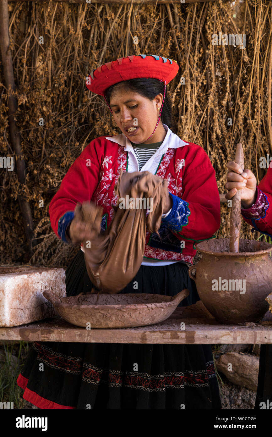 Indigenous sieve hi-res stock photography and images - Alamy