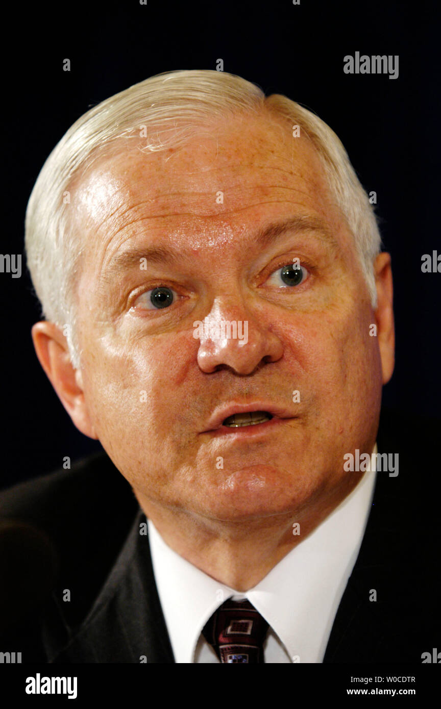 Robert gates 2006 hi-res stock photography and images - Alamy