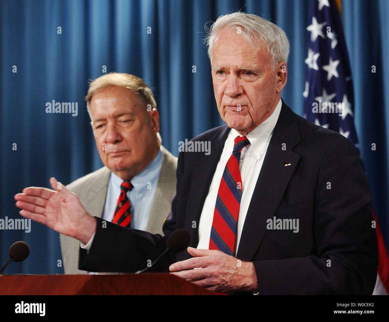 Former secretary of defense hi-res stock photography and images - Alamy