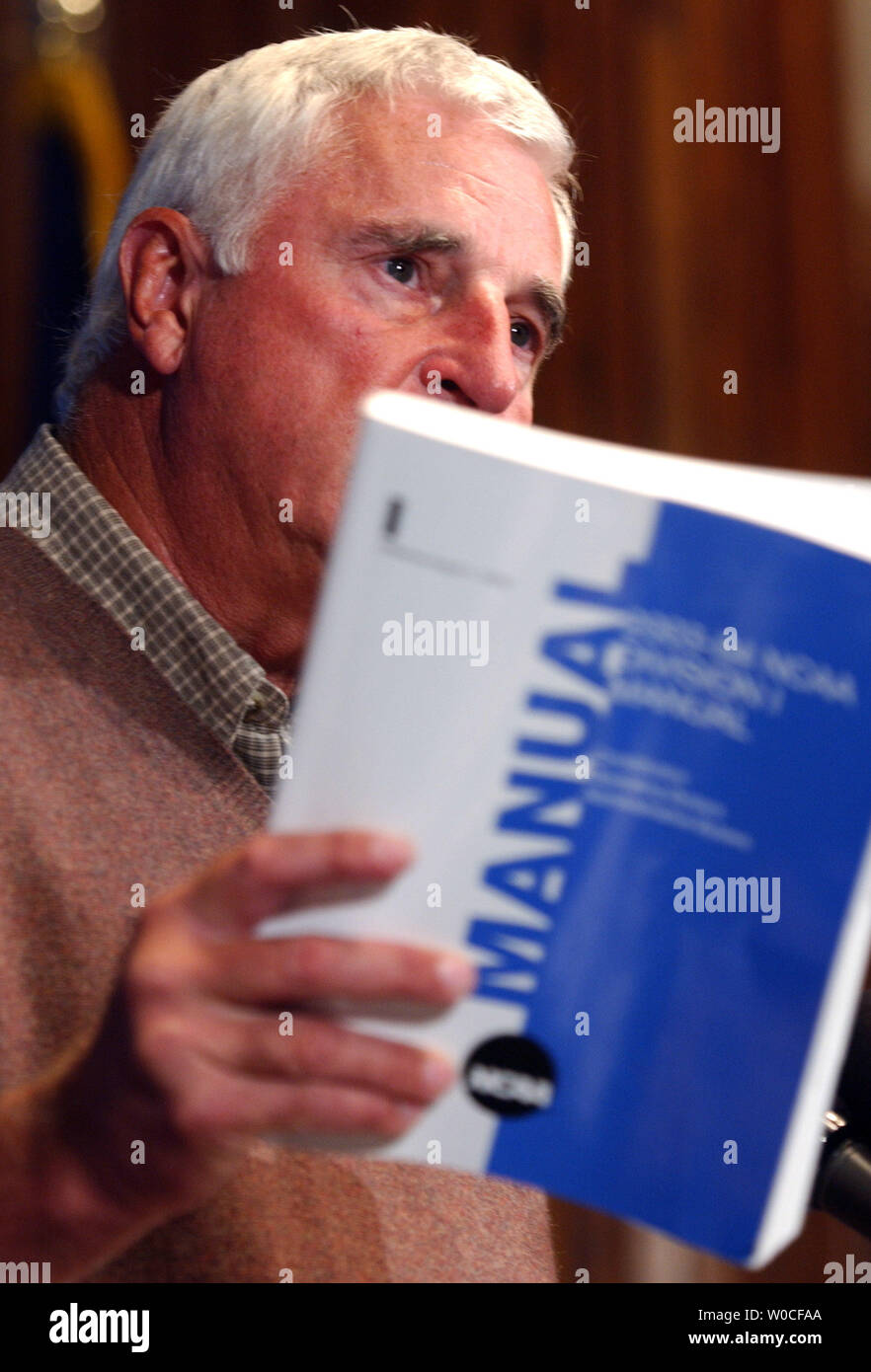 Coach bobby knight hi-res stock photography and images - Alamy